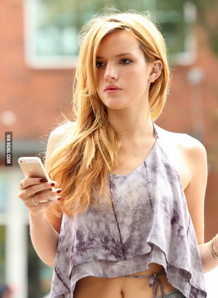 Bella Thorne - 9GAG