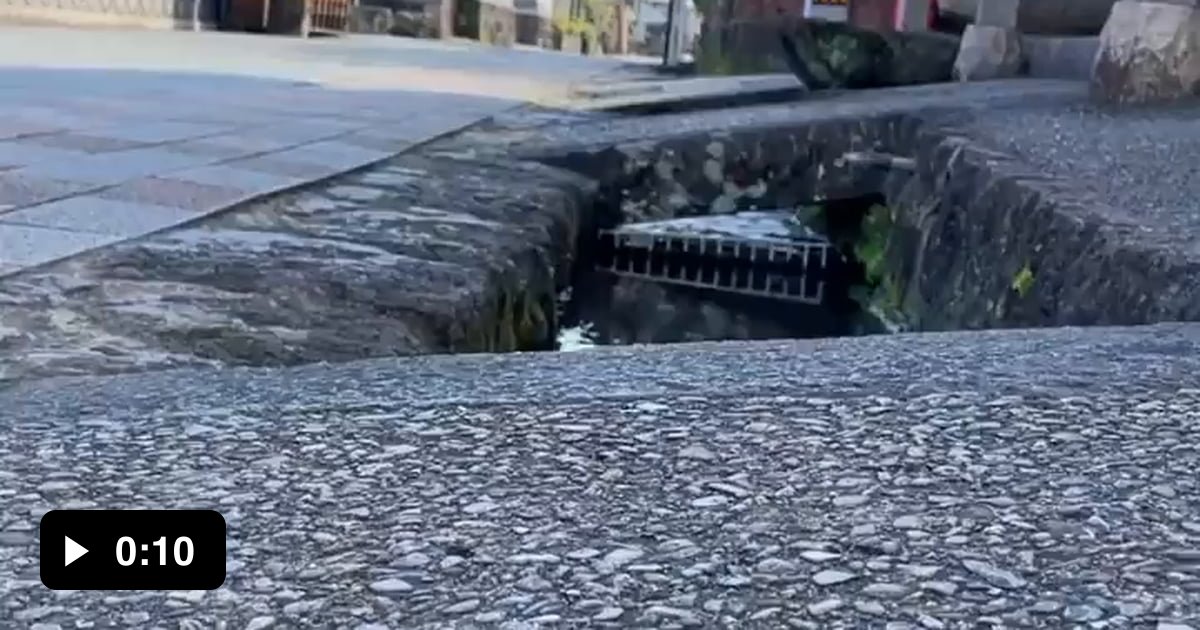 The remarkably clean drain channels of Shimabara City, Japan - 9GAG