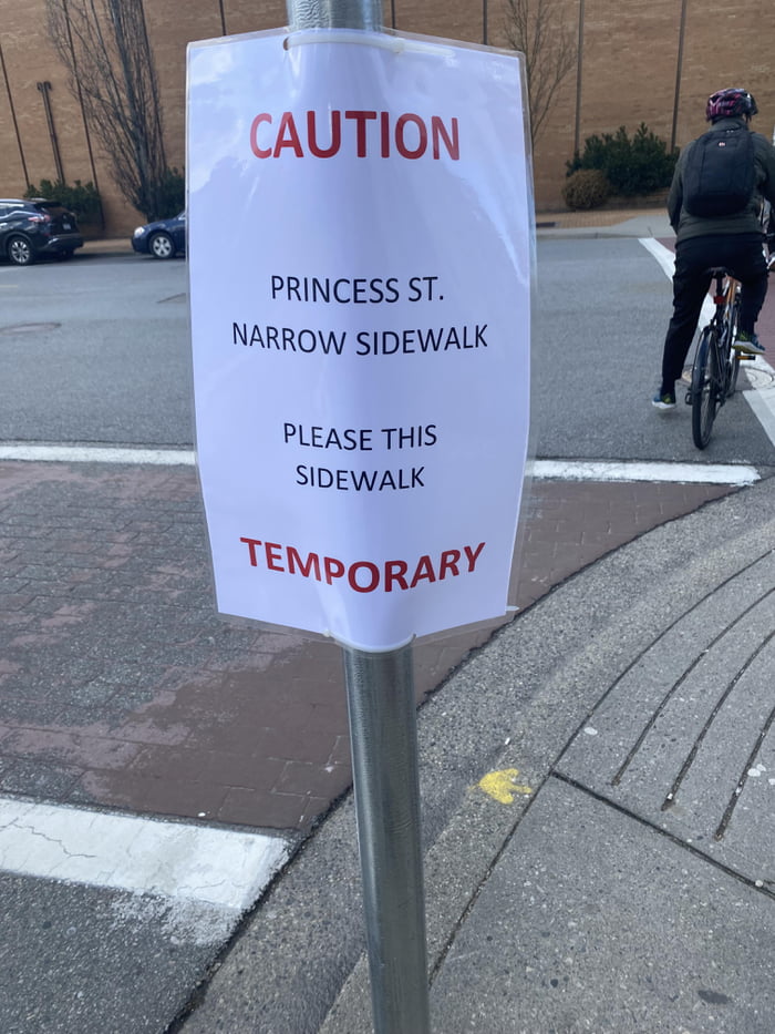 Please this sidewalk??? - 9GAG