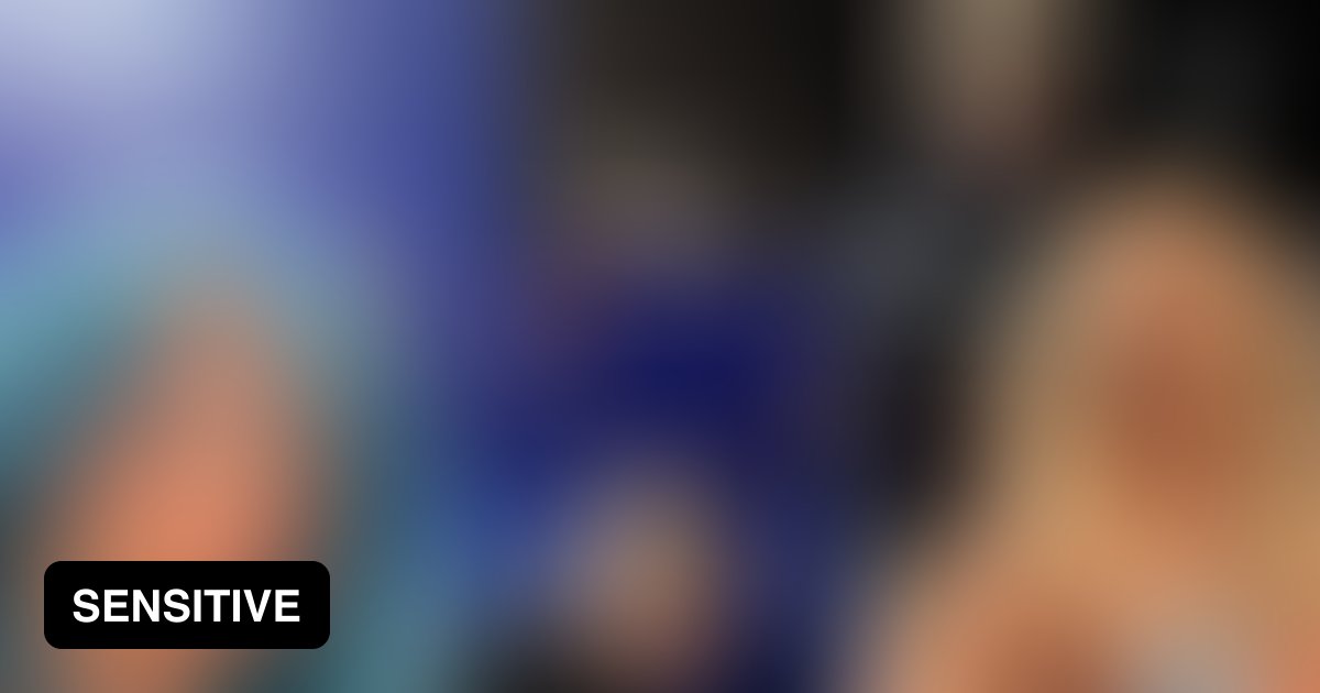 Invisible trans-mermaid on the right side - 9GAG