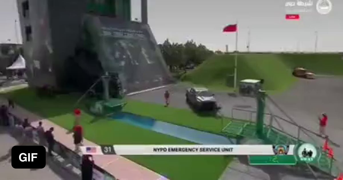 Just a normal SWAT team doing some very basic SWAT stuff. - 9GAG