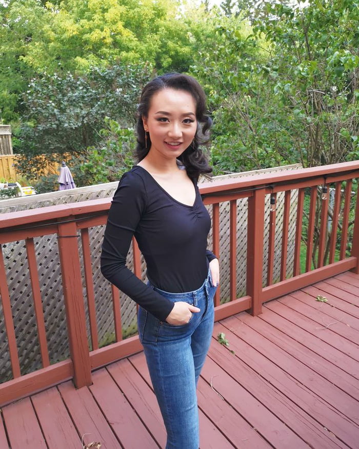 Pretty Girl on Deck - 9GAG