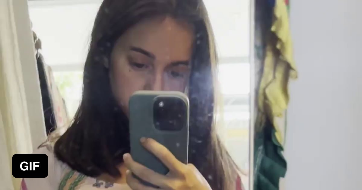 Just dropping a selfie to brighten your weekend - 9GAG