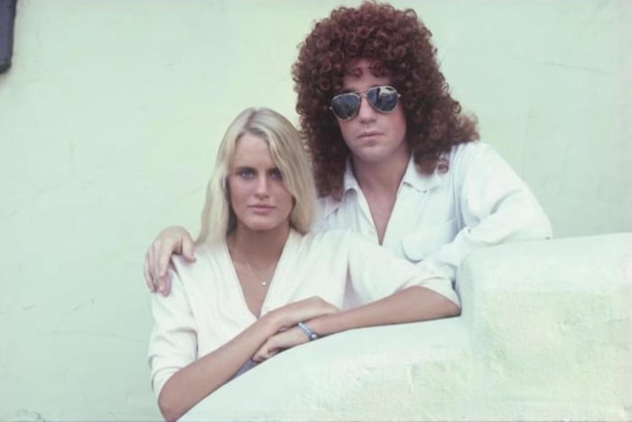 Daryl Hannah and comedian Phil Hartman , circa 1980 - 9GAG