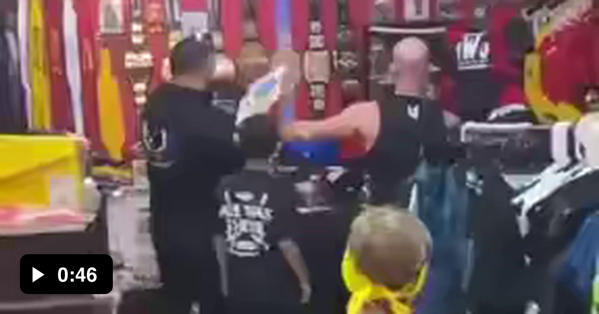 Mini hulk , let the lad have his moment - 9GAG