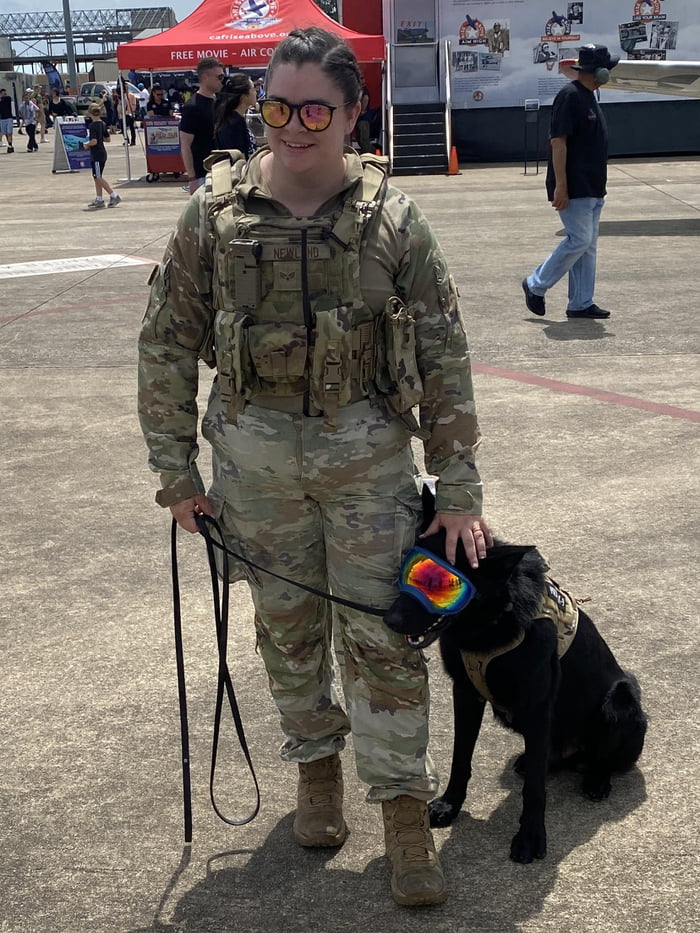 USAF K9 Baxter working the crowd. - 9GAG