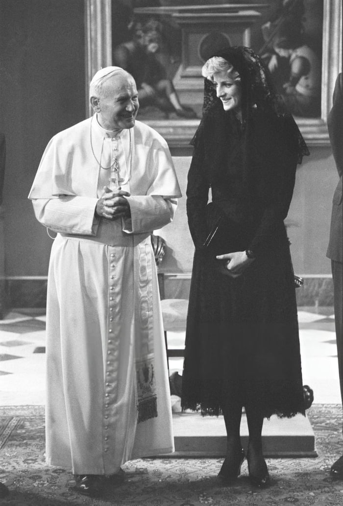 Princess Diana meets Pope John Paul II at the Vatican in Rome, Italy ...