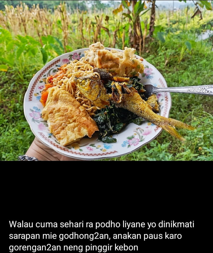 Makan indomie dan ikan y'kwwaaaan iiimmmm - 9GAG
