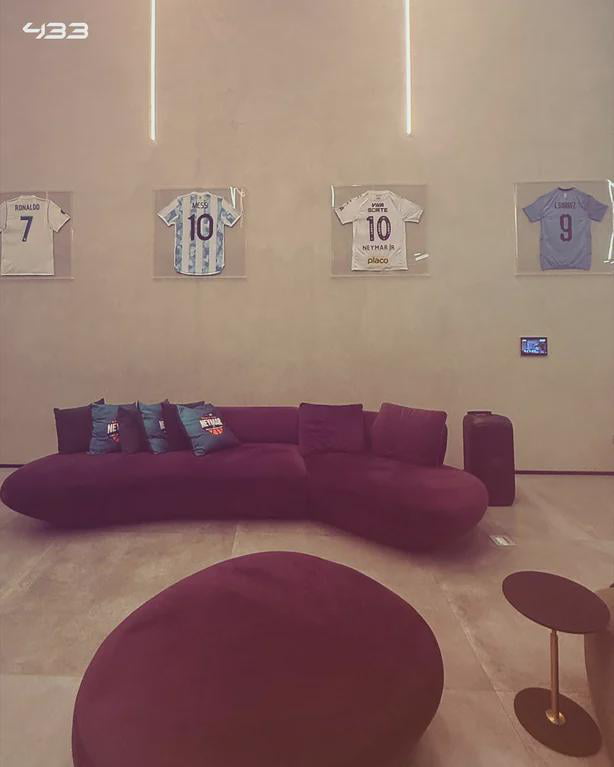 Male 33, big fotball fan - 9GAG