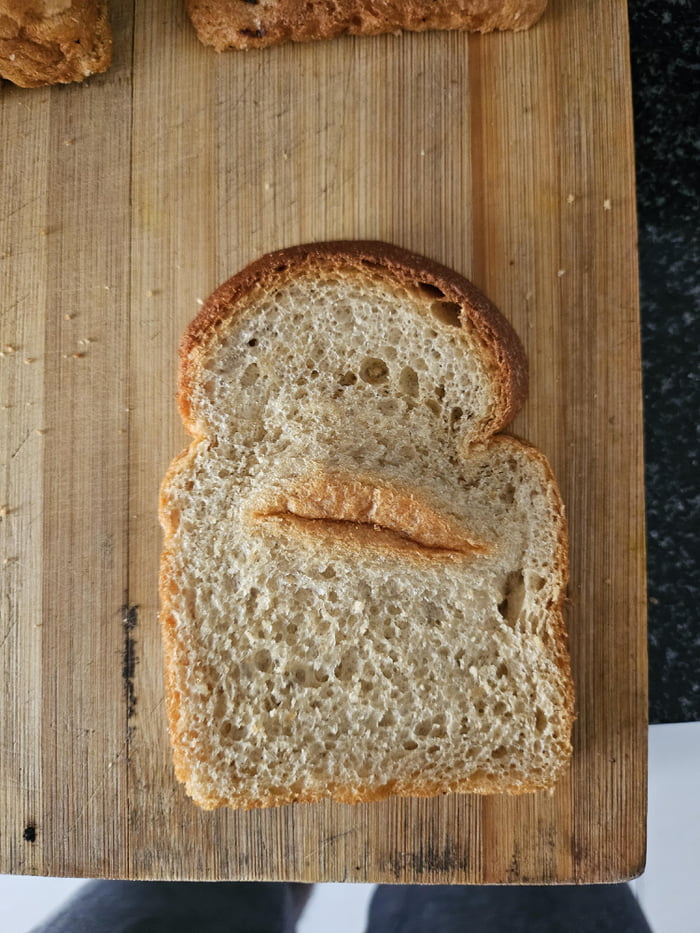 This slice of bread has lips - 9GAG