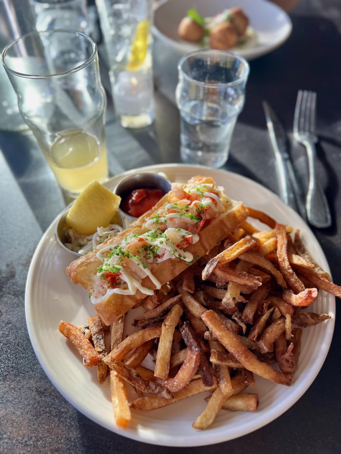 Lobster roll at Scales in Portland, ME - 9GAG