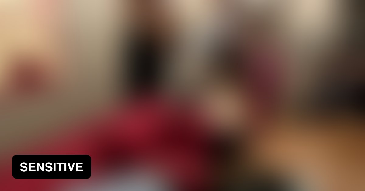 Just a casual moment on the couch interrupted by something unexpected. - 9GAG