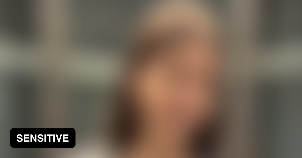 Elevator B00bies.... - 9GAG