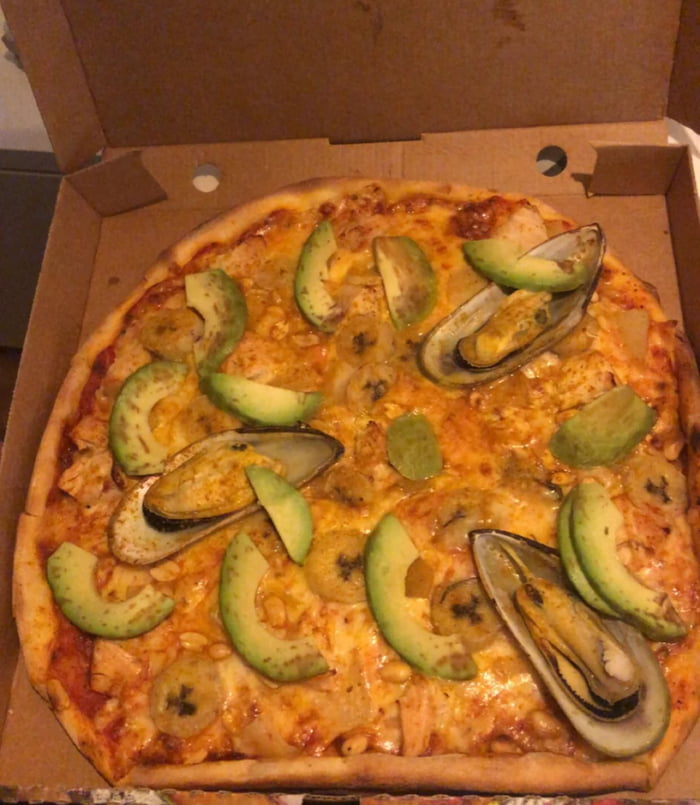 Avocado and mussels pizza - 9GAG