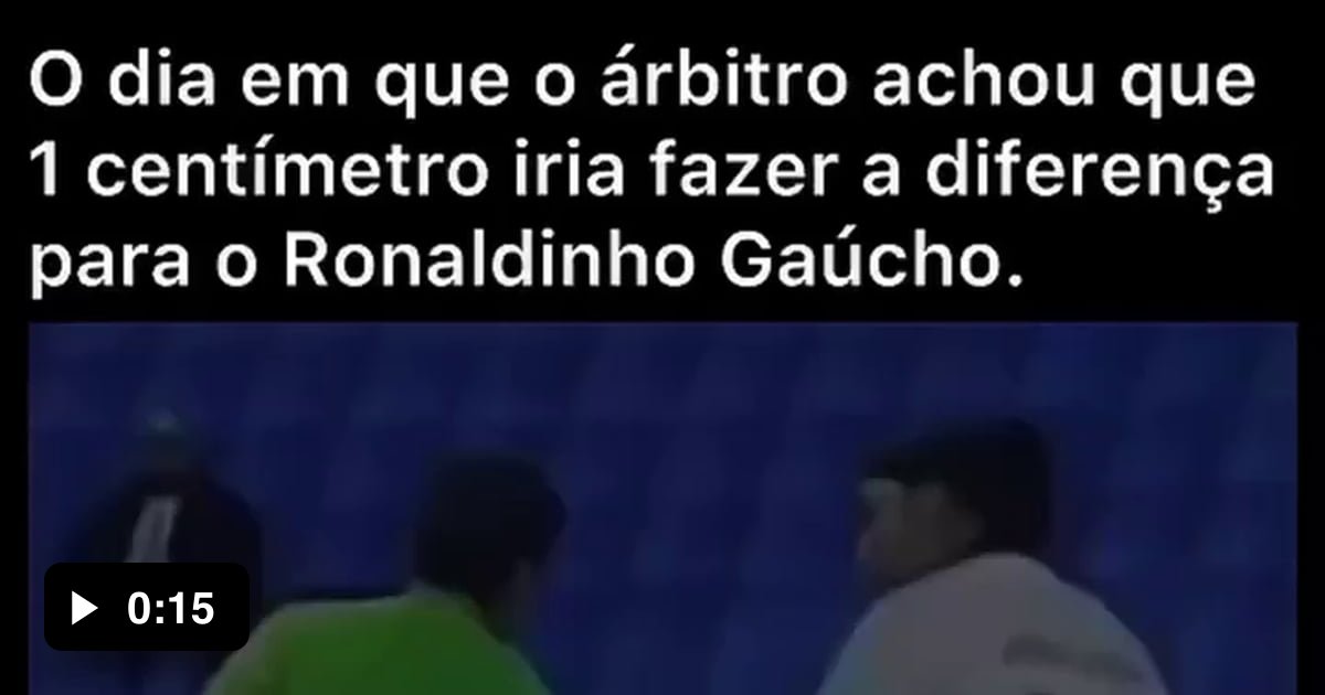 Referee making sure Dinho would score - 9GAG