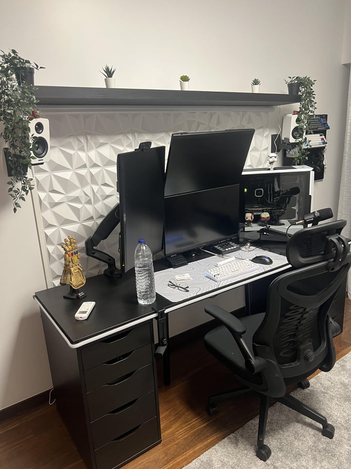 PC Setup in Front, Gaming TV Setup Behind: Same Desk for TV or TV Stand ...