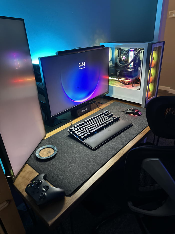 College/Gaming setup😎 - 9GAG
