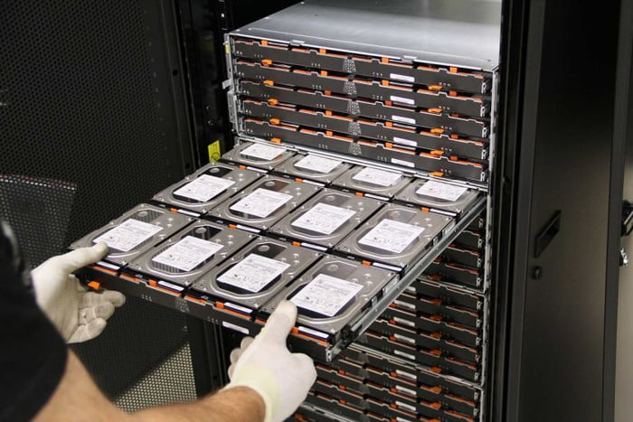 If u wondered how a storage server is(200tb) - 9GAG