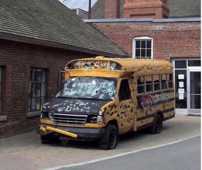 A normal school bus - 9GAG