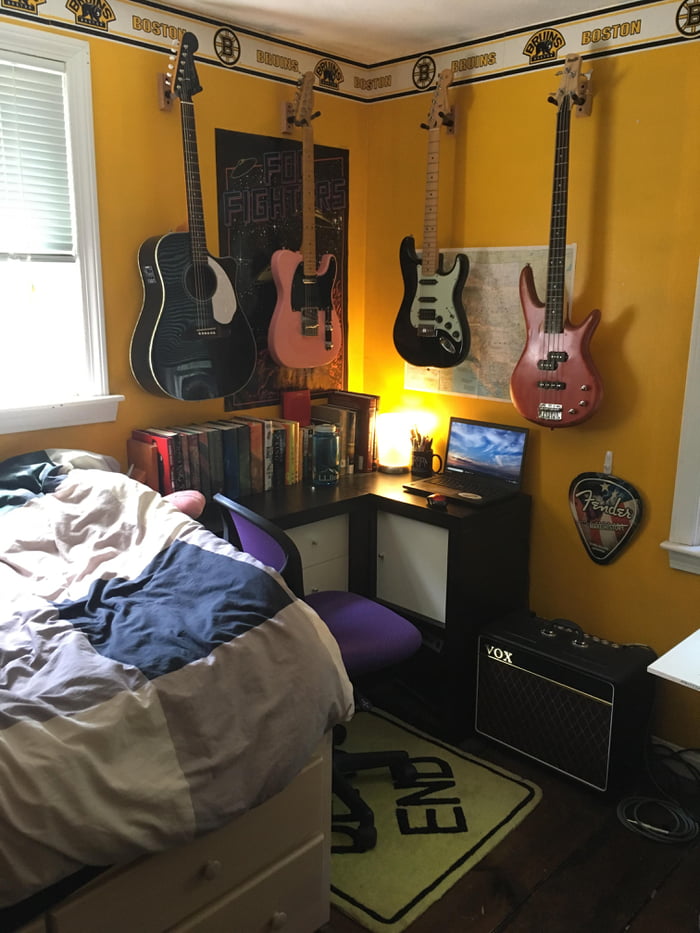 My Tiny Bedroom Corner - 9GAG