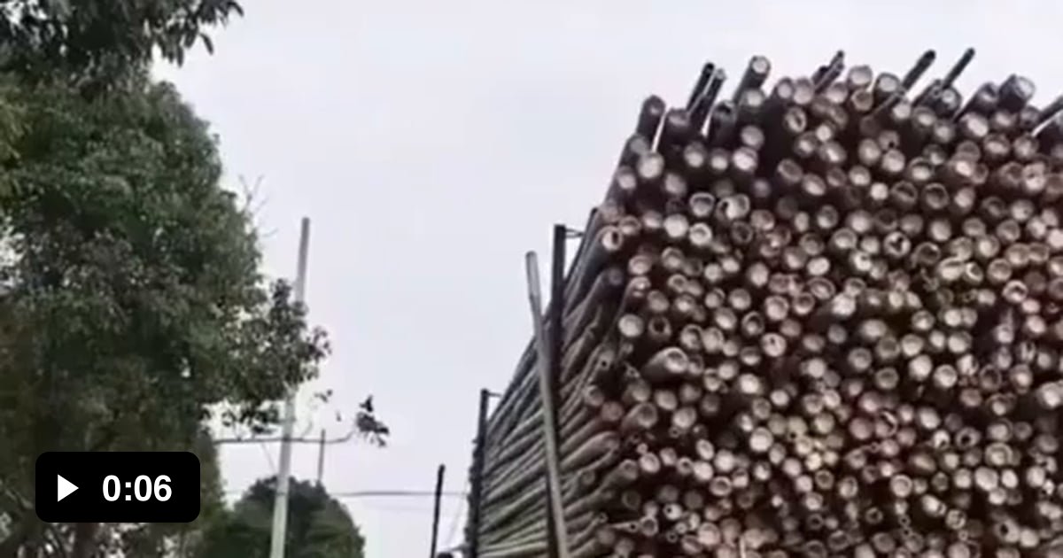 Never seen this method of unloading - 9GAG