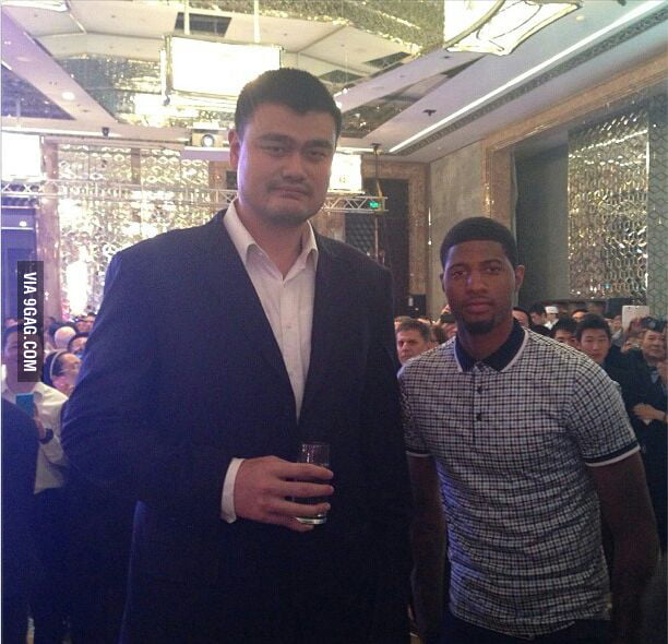 The guy on the right, is 6 foot 9. - 9GAG