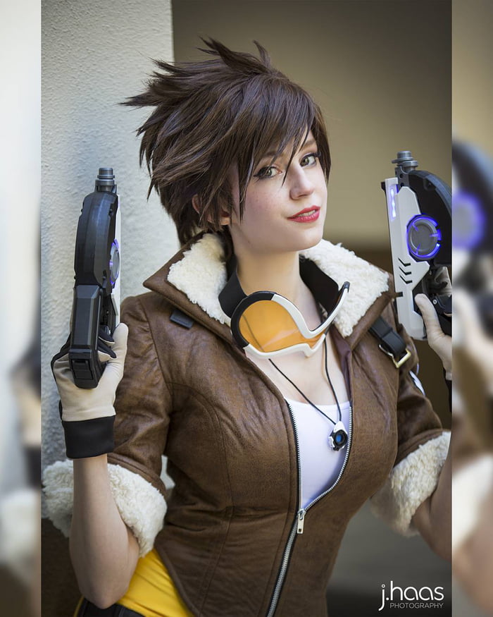 Tracer cosplay by Sheena Duquette - 9GAG