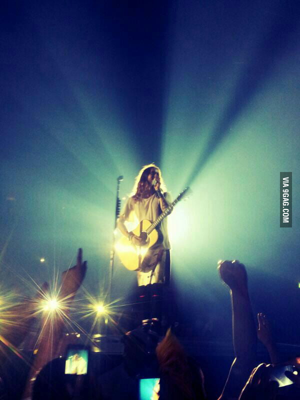 Jared Leto looked like Jesus while a concert! - 9GAG