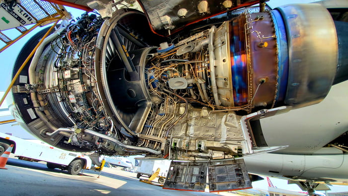 Airbus A350-900 engine. The beautiful Rolls-Royce Trent XWB. - 9GAG