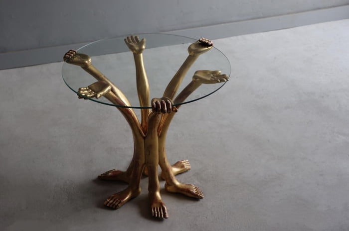 This hideous table - 9GAG