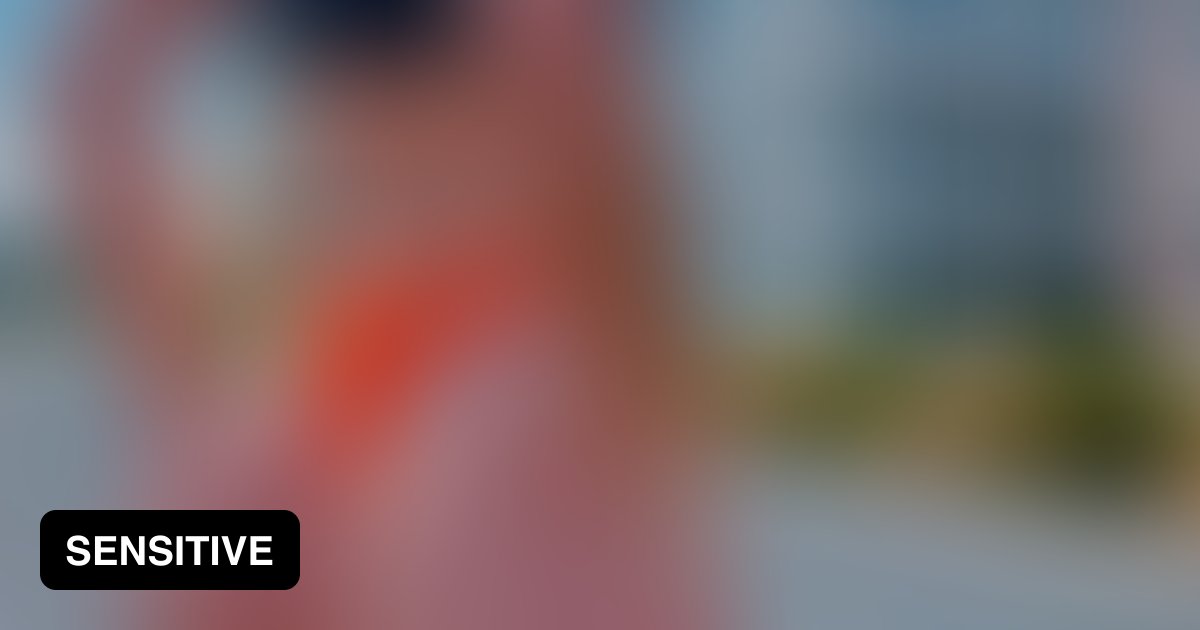 Holding them beautiful cheeks - 9GAG