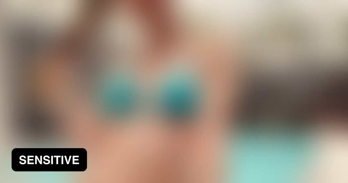 Poolside look - 9GAG