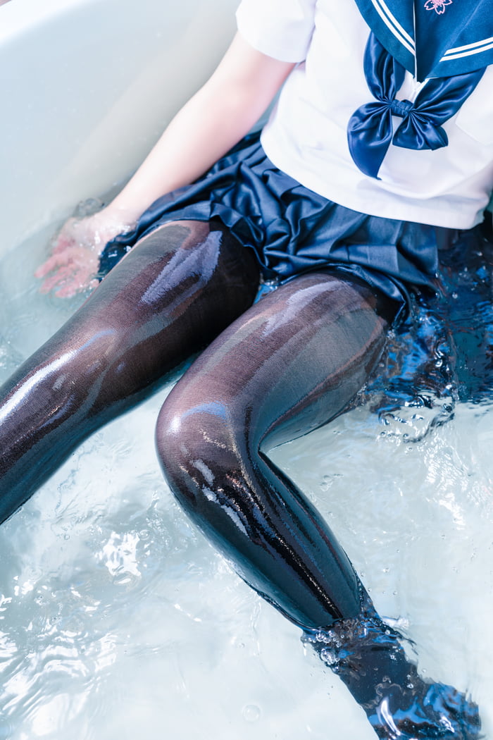 Wet pantyhose - 9GAG