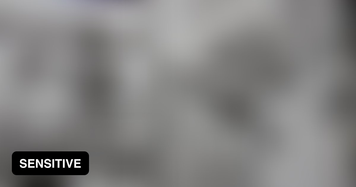 When you go to the bathroom at an anime convention - 9GAG