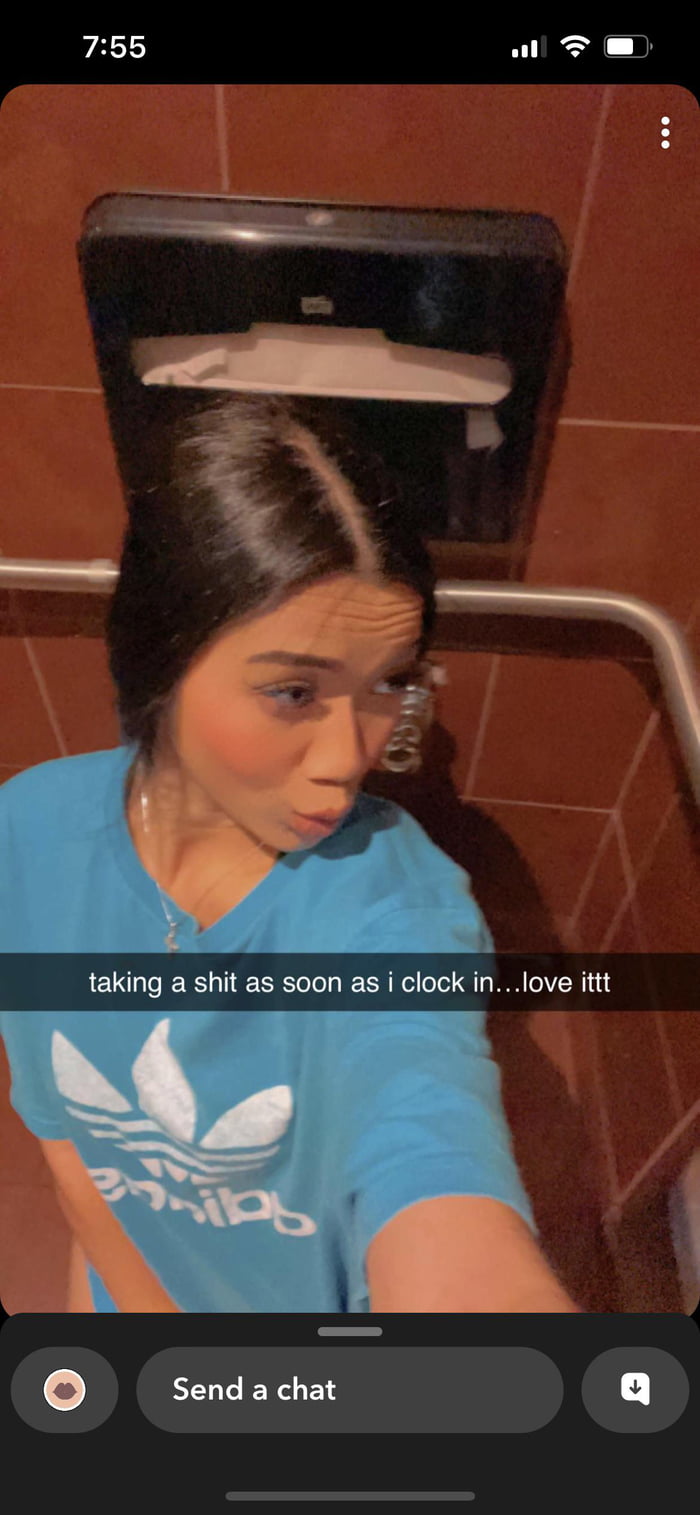 This girl from Tinder sent me this snap. WTF - 9GAG