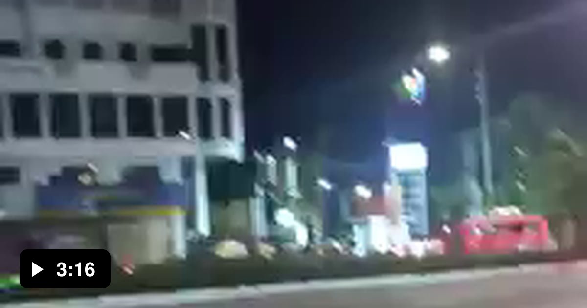 Classic 3rd world street fight. - 9GAG