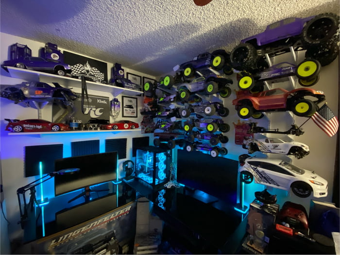 My desk being this clean won’t last long. What do you guys think? Odd ...