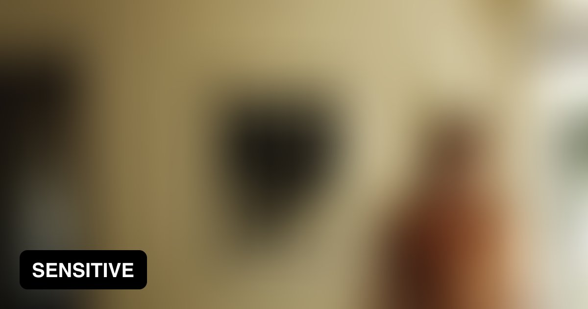 Ohh girls, Look at that "fan".. - 9GAG