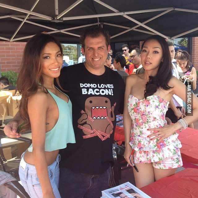 The hover hand is so, so real. - 9GAG