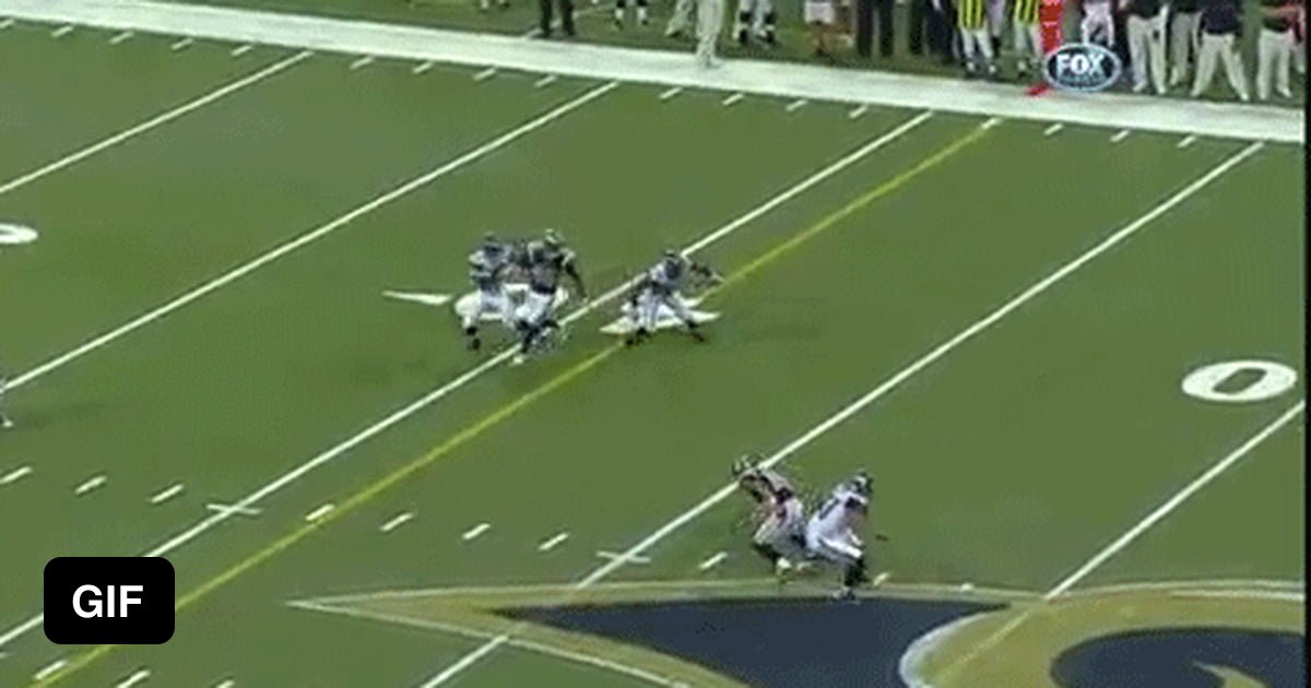 Football player makes crazy catch. - 9GAG