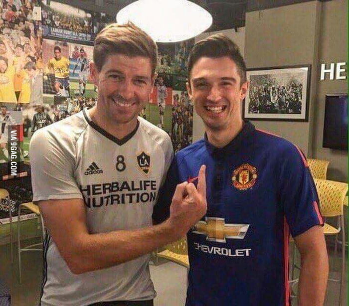 Steven Gerrard meeting ManU fans - 9GAG