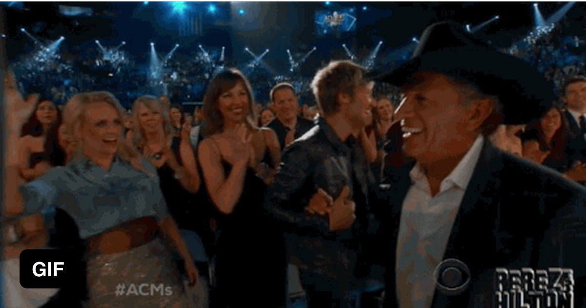 Miranda Lambert's high five fail - 9GAG