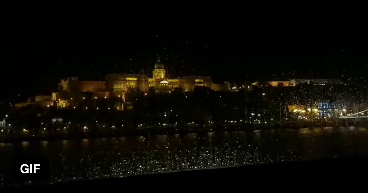Incredible Lightning over Budapest Castle - 9GAG