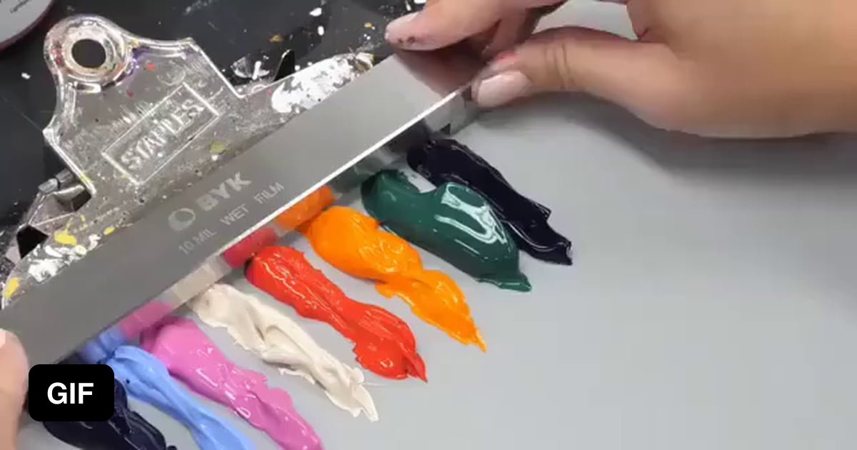 Perfectly smeared paint (GIF by @psychologicalsystem8) - 9GAG