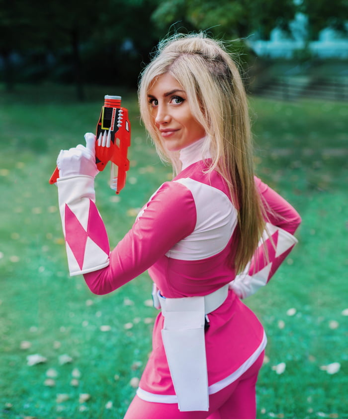 Insta: Lisa.mancinerh Pink Ranger cosplay - 9GAG