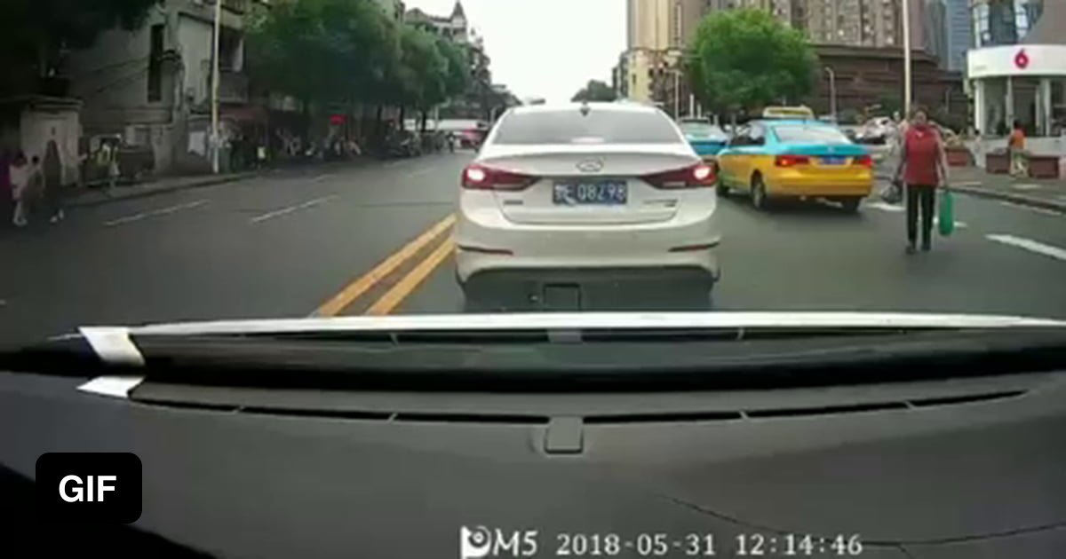 Jaywalking between cars - 9GAG