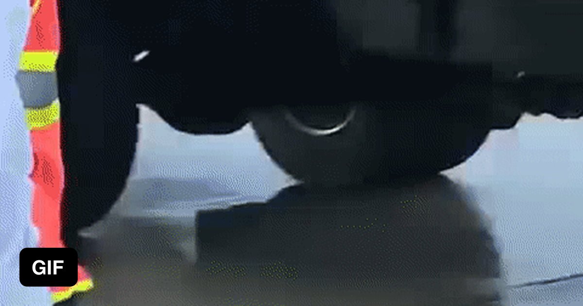 Cameraman keeps Trump in frame even though he is stumbling and failing ...