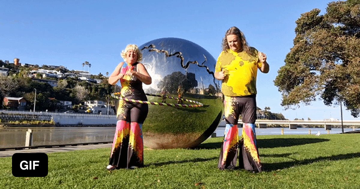 Perfectly looped dance! - 9GAG