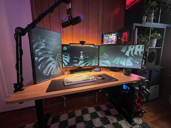 Finally upgraded to a standing desk!! - 9GAG