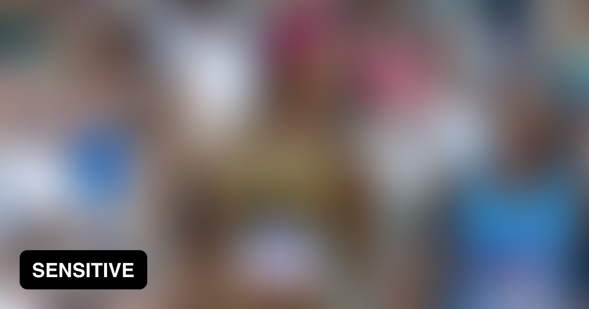 Not surprised she can't tie her laces with those claws - 9GAG